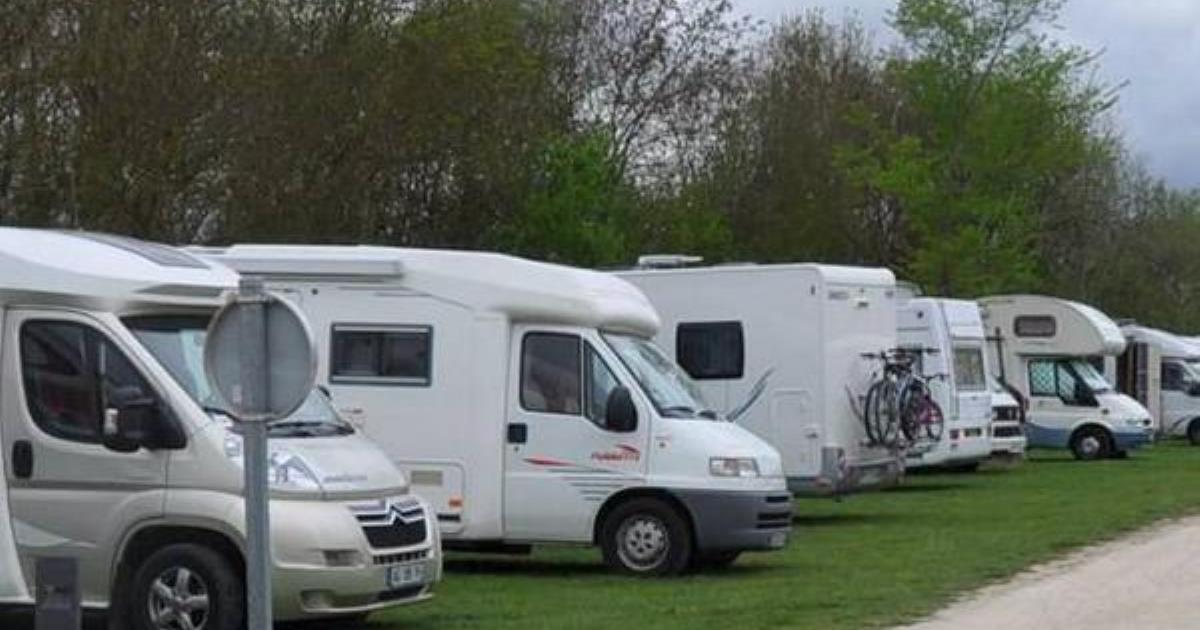 Aire d'accueil municipale de camping-car Saint Maurice Etusson - Deux ...