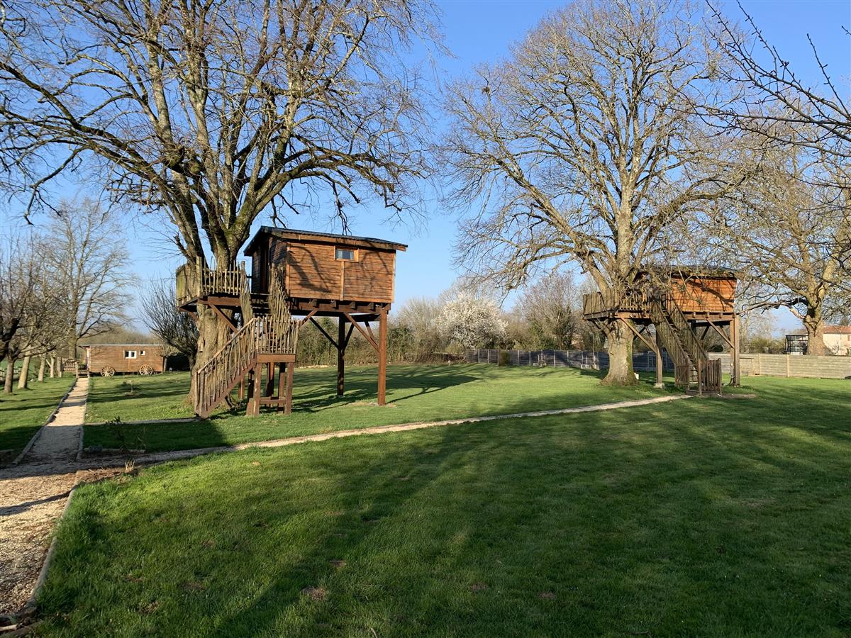 Le Lambon, une vallée secrète - parking haut base de loisirs du Lambon ...