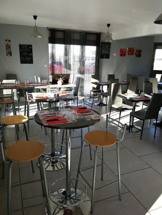 Aérodrome Niort-Marais poitevin : parachutisme - Deux-Sèvres Tourisme